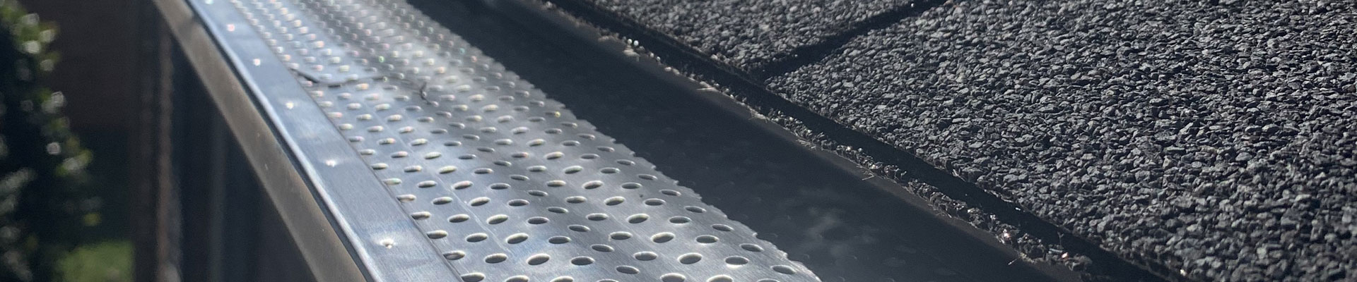 Pose d’un chéneau zinc pour assurer l’étanchéité de votre toiture